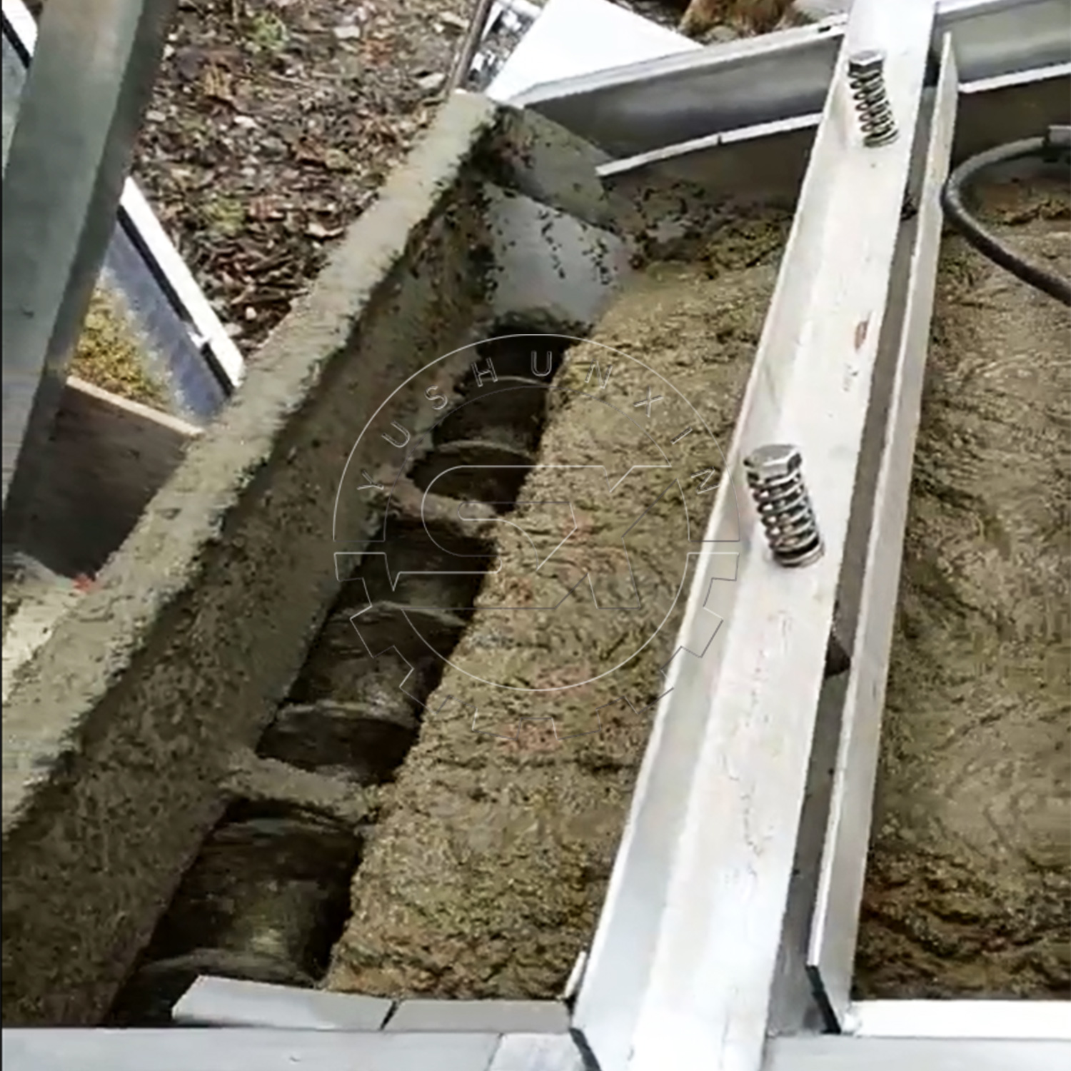 Cattle Manure Drying Machine in Columbia | Organic Fertilizer Machine